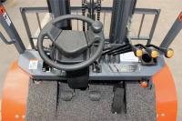 China Mechanical Rough Terrain Forklift 2.5 Ton 4 Wheel Drive Up To 48 Inches for sale