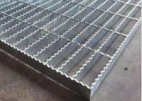 China 32×3 270g/M2 Zinc Coated Galvanized Serrated Bar Grating 8mm Cross for sale