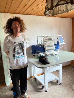 China 15 Colors Single Head Similar Tajima Computerized Type Embroidery Machine Price on Sale for sale