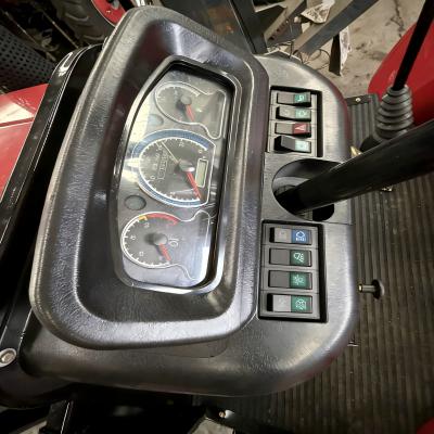 China Four Wheel Farm Tractor with Operator Comfort Dealer Package with Operator Comfort for Long Field Work for sale