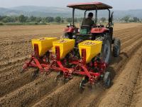 China 2CM Series Potato Planter with Fertilizer for 20-80HP Tractors for sale