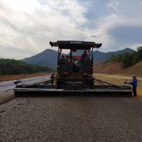 China Hydraulic Asphalt Paver Equipment GYA6000LB 17 Ton Paving Width 2.5-6m 93KW for sale