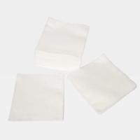 China Strong Absorb 10 * 10cm 100% Absorbent Cutting Square Cotton for Skin Care WL9005 for sale