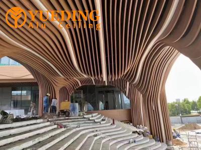 China 6063-T5 Aluminum Square Tubes with A-Grade Fire Retardant and Moisture Resistance - Custom Curved Design for sale
