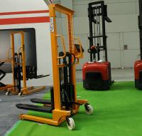 China Nylon Wheel Hand Pallet Stacker With Scale Capacity 1 Ton - 3 Tons for sale