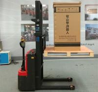 China Walking Type Electric Pallet Stacker 1 Ton 1.5 Tons Capacity With Charging Battery for sale
