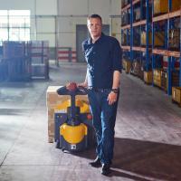 China 4.8km/H 180mm Height 1500kg Electric Riding Pallet Jack for sale
