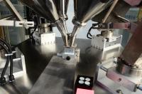 China 940mm Table Height 4-Color Powder Filling Machine for Cosmetics | 15,000-18,000 Units/Day Capacity for sale