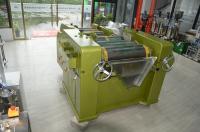 China Lipstick Grinding Machine Laboratory S150 Three-roller Grinding Machine for sale