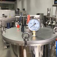 China Vertical Pressurized Hydrogel Filling Machine 20L Capacity 1-20ml Range for Mascara Lipgloss Production for sale