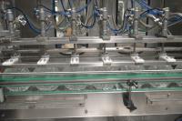 China Negative Pressure Volumetric Filling Machine Customized Capacity for sale