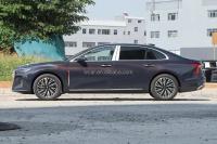 China Chinese Mid to Large Sized Sedan HongQi H5 with 4.1-6L Engine Capacity and High Demand for sale
