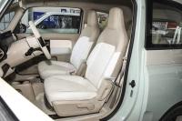 China High Wuling Motors Pure Electric Vehicle with 305km Cruising Range and RWD Drive Mode for sale