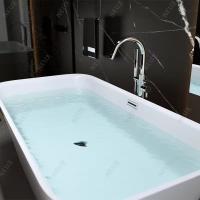 China Durable Acrylic Free Standing Bathtub with Heat Retention Easy Maintenance and Customizable Size for Various Applications for sale