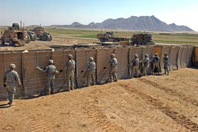 China Heavy Duty Defensive Barriers Sandbags Mil 10 Mil 3 Hesco Barriers For Shooting Range for sale