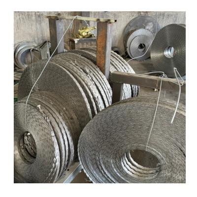China Double Bto-22 Concertina Straight Crossed Blade Razor Barbed Wire for sale