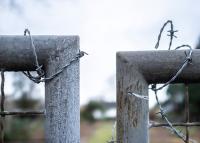 China Rust Resistance Twist 3or 4inch Barb Distanc Hot Dipped Galvanized Barbed Wire for sale