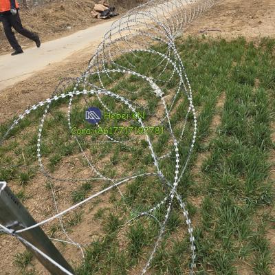 China Cross Type Hot Dipped Galvanized Barbed Wire Razor Wire for Border Protection Fence for sale