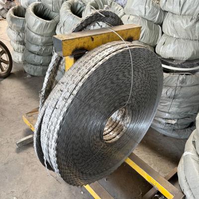 China Razor Wire Galvanized Ribbon Barbed Wire Helical Water Resistant for Secure Sites, Farm Fence Outdoor Garden Protection for sale