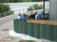 China Heavy-Duty Anti-Corrosion Gabion Barrier Fence Defensive Security Retaining Wall for sale