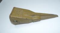 China Excavator Spare Parts 205-70-19570TL PC200 Bucket Tooth Point Cast Bucket Teeth for sale