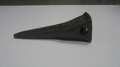 China PC60TL Forged Chisel Bucket Tooth 1.7kg 48-52HRC for PC60 Excavator Replacement Parts for sale