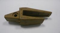 China DH220 Daewoo Excavator Bucket Teeth Adapter 2713-1218 | HRC46-52 Hardness | 3.5-4.2CM Mount Size for sale