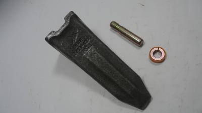 China Silver Excavator Bucket Tooth Point 2713-1221 for DH150RC with HRC 48-52 Hardness and Pin Installation for sale