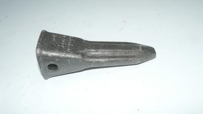 China C-AT305 Mini Excavator Forged Bucket Teeth 1U3202 - HRC 48-54 Hardness 4-10mm Depth for Earth Square Flat Applications for sale