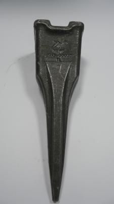 China Excavator Forged Bucket Tooth Standard Size 27131219 2713Y1219 HRC 48 - HRC 52 For DH300 for sale