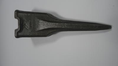 China Daewoo Excavator Forged Bucket Tooth 2713-1217TL  2713Y1217TL For DH220 Bucket Teeth for sale