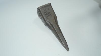 China Bucket Tooth Point Standard Excavator Bucket Tooth 14530544TL V-olvo EC210 Series for sale