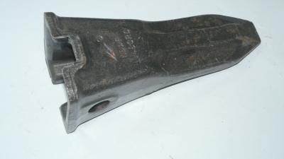 China Various Sizes Forged Bucket Teeth Corrosion Resistant Wheel Loader Spare Parts OEM LV480RC for sale