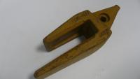 China Yellow Excavator Tooth Adapter 2713-1273 Bucket Teeth Adapters OEM For Daewoo Equipment Parts for sale