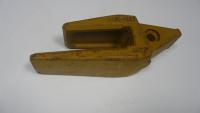 China Yellow Excavator Tooth Adapter 2713-1273 Bucket Teeth Adapters OEM For Daewoo Equipment Parts for sale