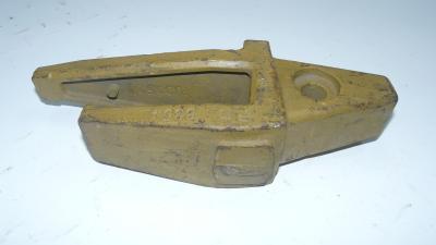 China CAT 320 Excavator Bucket Teeth Adapter 6I6354 3G8354 with 32-40 HRC Hardness and 35-Degree Bevel Angle for sale