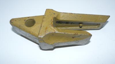 China Komatsu PC100 Excavator Bucket Adapter 20X-70-14151 | 48-52HRC Hardness | Alloy Steel Casting for sale