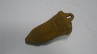 China Alloy Steel Excavator Tooth Adapter 18S / 2713-9051 for Hitachi EX40/50 with 48-52 HRC Hardness and 1.2 kg Weight for sale