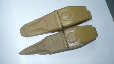 China Komatsu PC400 Bucket Parts Bucket Teeth Holder Adapters 208-939-3120 for sale