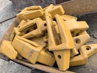 China 6I6464 -  Style J460 Twin Strap Excavator Adapter,1U3452 Teeth ,Pin 8E8468, for sale