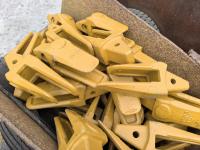 China Excavator Accessories 1171-01620 Excavator Bucket Tooth Adapter for Iron Ore Mining for sale