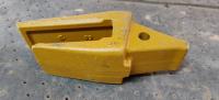 China 2713-1273 DH420 DH500 Digger Bucket Tooth Adapter for 42-50Ton Daewoo Excavator for sale