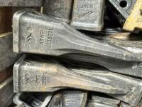China 1U3352 1U3352TL 1U3352RC Bucket Rock Teeth Tiger Bucket Tooth for J350 E320 for sale