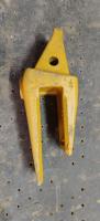China 2713-1273 DH420 /DH500 Digger Bucket Tooth Adapter for 42-50Ton Daewoo Excavator for sale