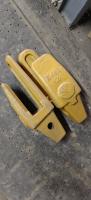 China For V-olvo EC460 EC480 Excavator Bucket Tooth Adapter 14556465 14537826 for sale