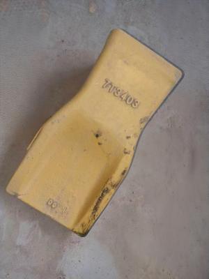 China 7T3403  Excavator Bucket Teeth Standard Point Alloy Steel Heavy Duty Fit for J400 System for sale