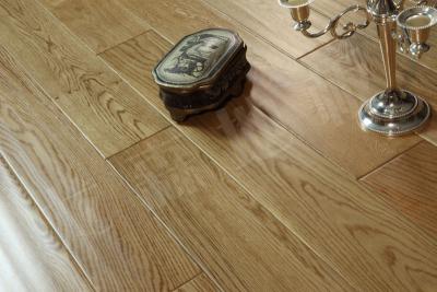 China handscraped white oak engineered wooden flooring with natural lacquer for sale