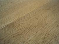 China Wire-Brushed Engineered Oak Flooring with UV Lacquer Finish and 8-12% Moisture Content for sale