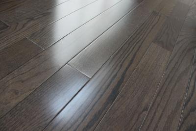 China Red Oak Solid Hardwood Flooring with City Gray Stain and 6-12% Moisture Content for sale
