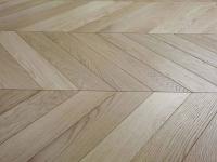 China Two Layers Chevron Engineered Oak Flooring with E0 Formaldehyde Emission and 25 Years Residential Warranty at 45 Degree Angle for sale